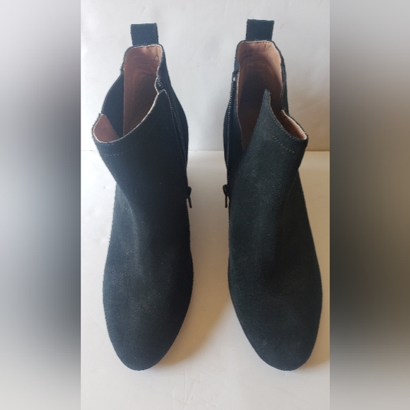 Vionic | Shoes | Vionic Black Suede Ankle Boots Size 85 | Poshmark
